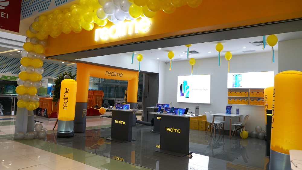Realme Opens First Concept Store At SM City Fairview