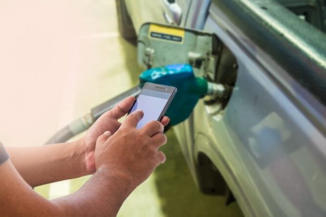 Should You Stop Using Phone While Pumping Gas?