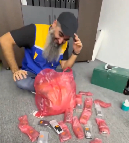 nokia-phones-ordered-16-years-ago-finally-delivered (3) – ManilaShaker ...